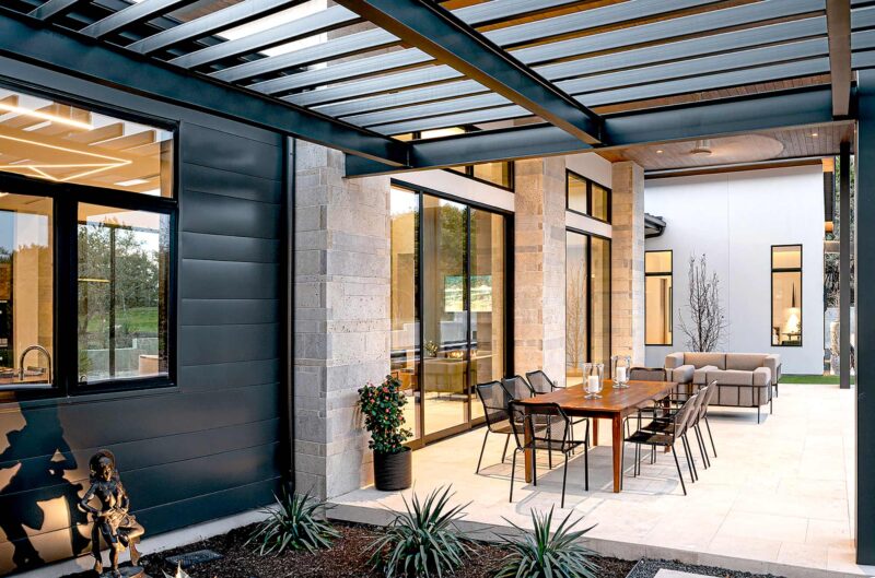 Feather Hill Retreat – Vanguard Studio