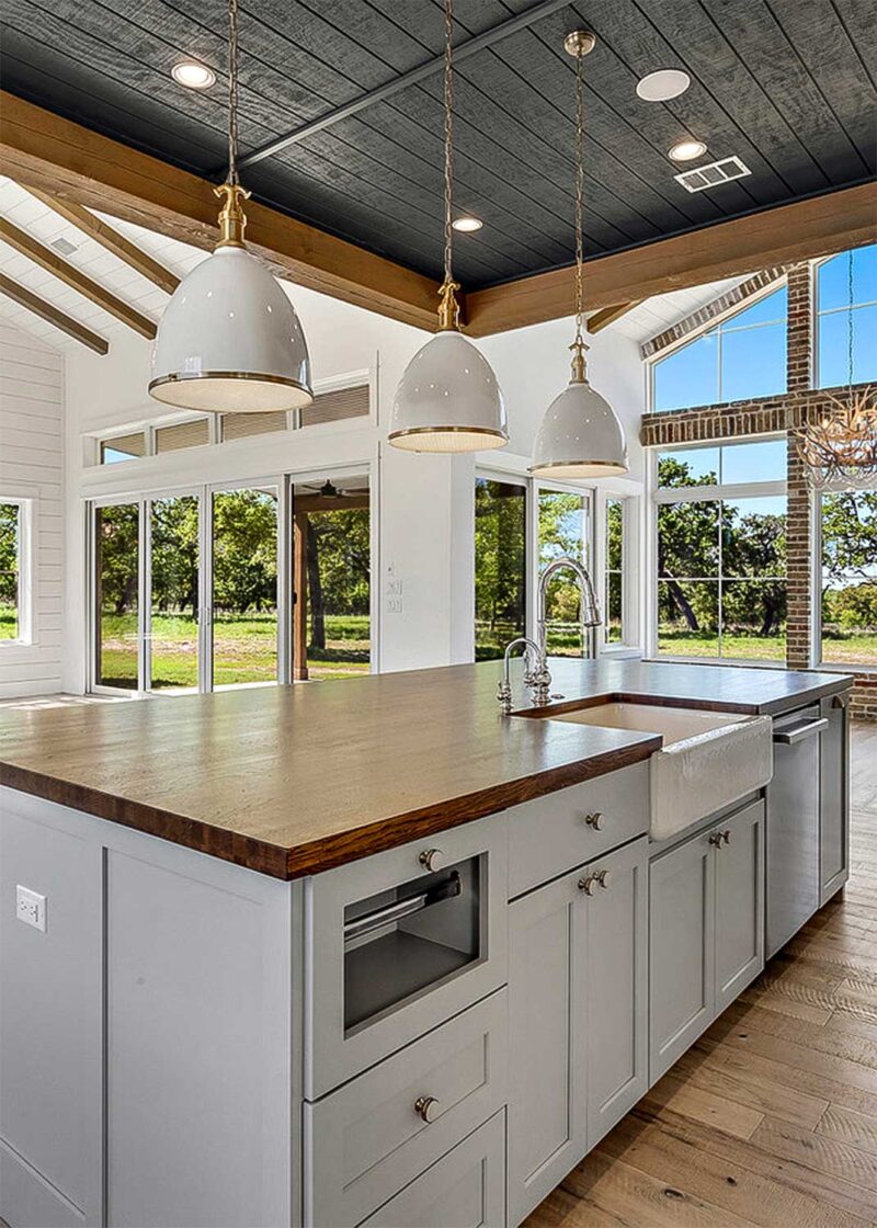 Farmhouse Chic: Vanguard Studio's Guide to Creating a Stylish Country ...